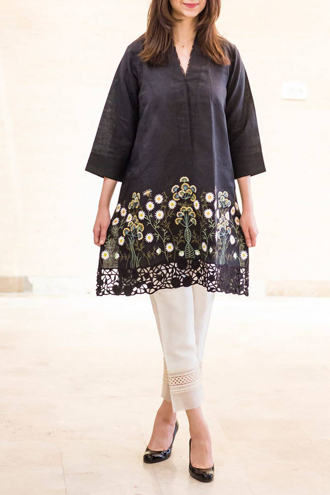 Daisy and bees | Farida Hasan