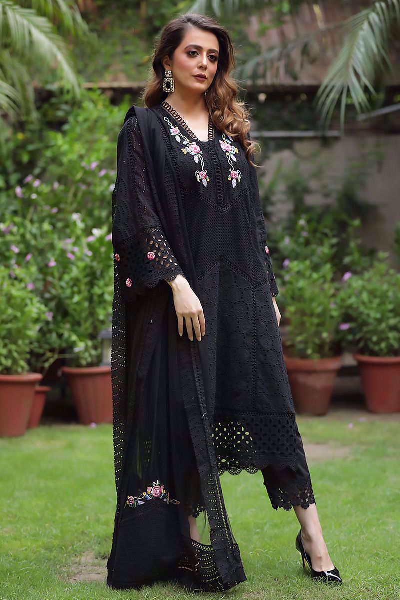 White Rose - Black | Farida Hasan